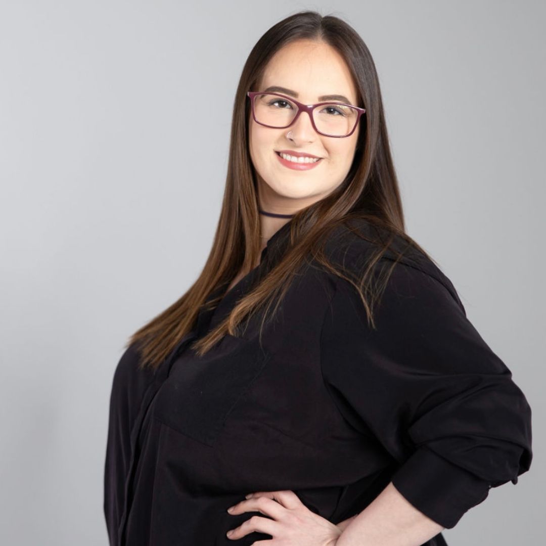 Mia/Front Desk Coordinator – Pascal pour Elle and Pascal Paris